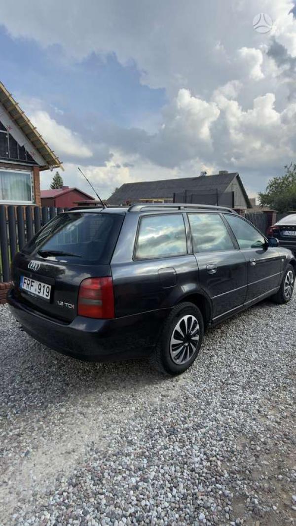 Melns Audi A4 1999 Jurbarkas, ar dzinēja tilpumu 1.90 L un nobraukumu 323 tūkst. km par 850 €, foto 3 vietnē AUTOMOTO.COM.LV