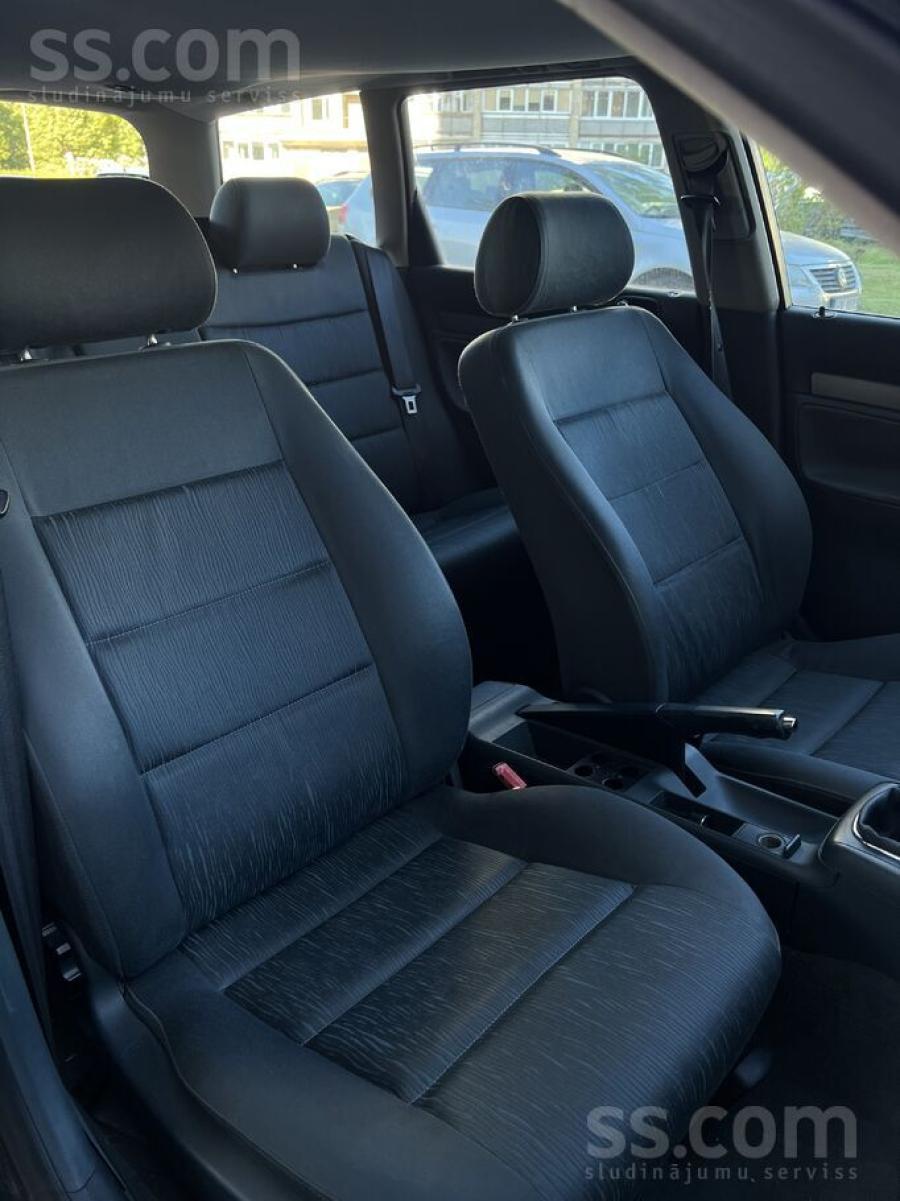 Black Audi A4 1999 in Riga, with an engine capacity of 1.80 L and mileage of 240 thousand km for 580 €, photo 6 on AUTOMOTO.COM.LV