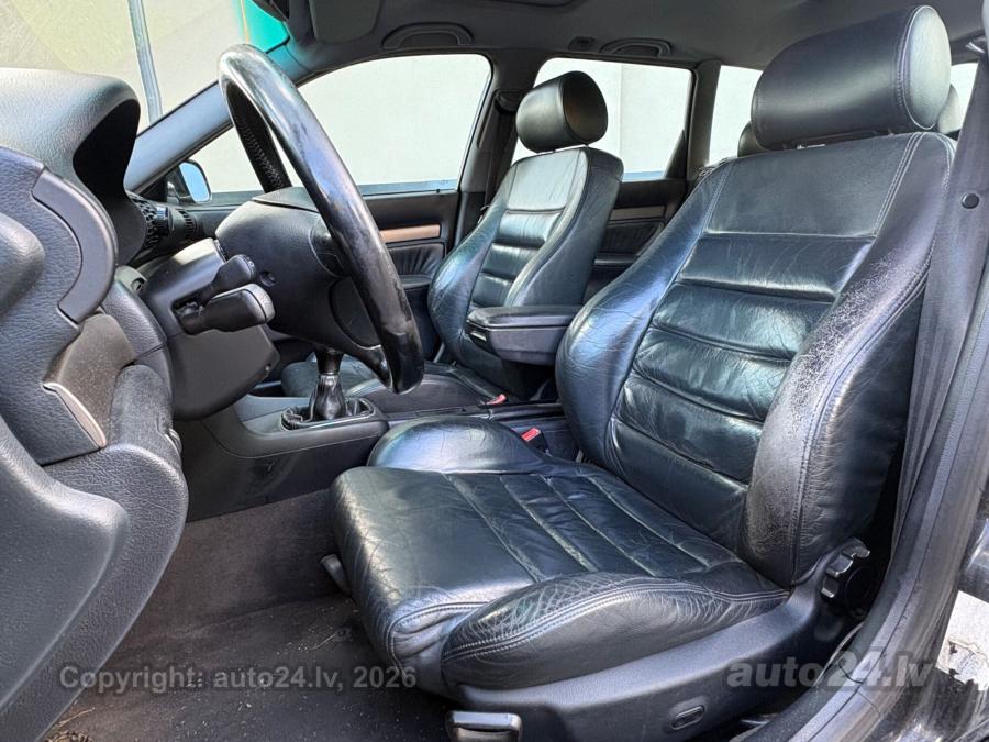 Black Audi A4 1999 in Rapla, with an engine capacity of 2.50 L and mileage of 336 thousand km for 1000 €, photo 8 on AUTOMOTO.COM.LV