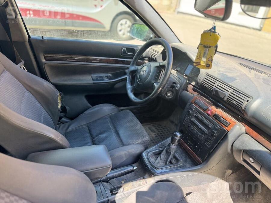 Черный Ауди А4 2000 в Кулдига, объемом двигателя 1.90 л и пробегом 450 тыс. км за 1800 €, фото 6 на AUTOMOTO.COM.LV