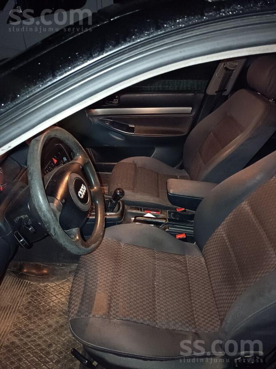 Melns Audi A4 2000 Limbaži, ar dzinēja tilpumu 1.90 L un nobraukumu 500 tūkst. km par 1150 €, foto 4 vietnē AUTOMOTO.COM.LV
