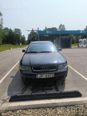 Melns Audi A4 2000 Bauska, ar dzinēja tilpumu 1.90 L un nobraukumu 430 tūkst. km par 1100 €, foto 4 vietnē AUTOMOTO.COM.LV