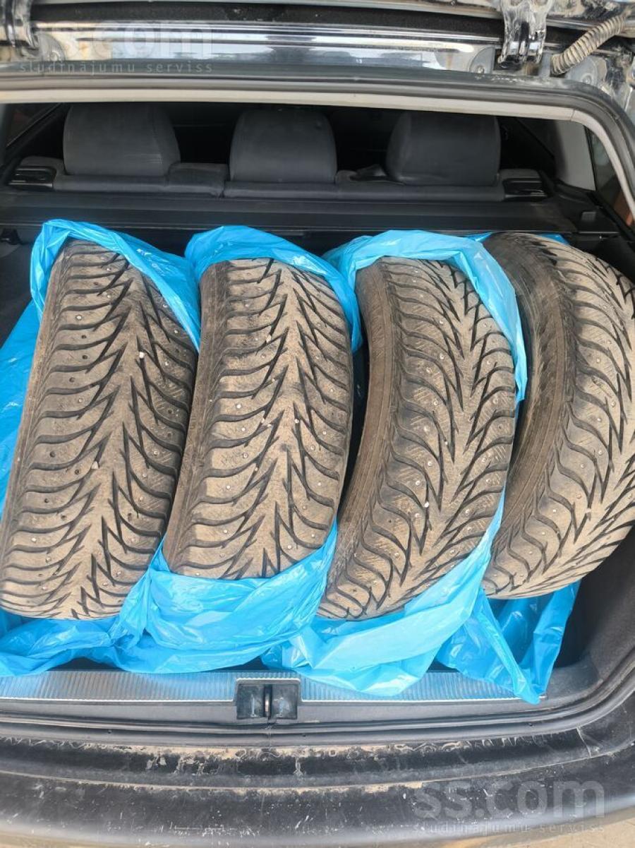 Melns Audi A4 2000 Bauska, ar dzinēja tilpumu 1.90 L un nobraukumu 430 tūkst. km par 1100 €, foto 8 vietnē AUTOMOTO.COM.LV