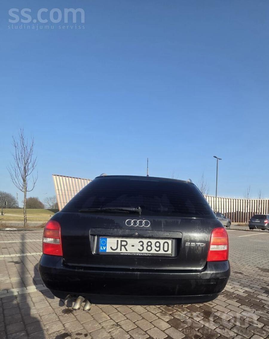 Melns Audi A4 2000 Ventspils, ar dzinēja tilpumu 2.50 L un nobraukumu 374 tūkst. km par 1400 €, foto 4 vietnē AUTOMOTO.COM.LV