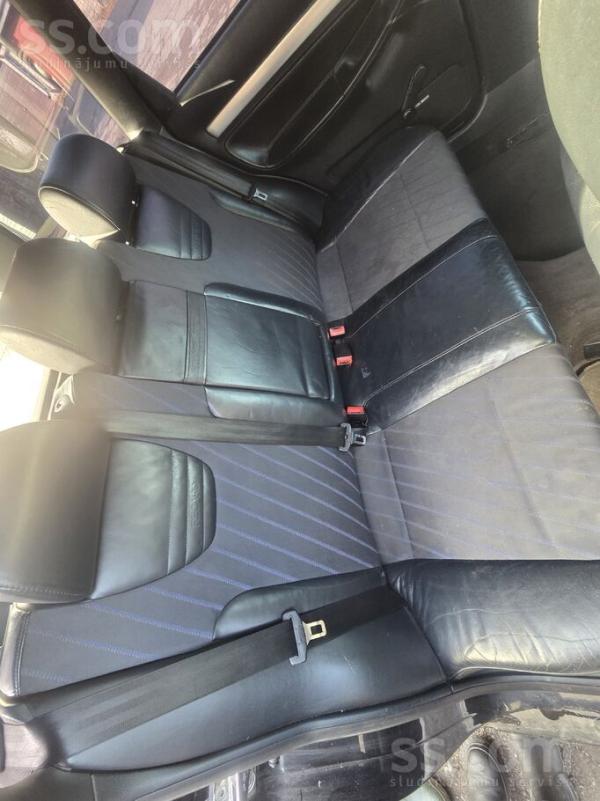 Black Audi A4 2000 in Ventspils, with an engine capacity of 2.50 L and mileage of 374 thousand km for 1400 €, photo 5 on AUTOMOTO.COM.LV