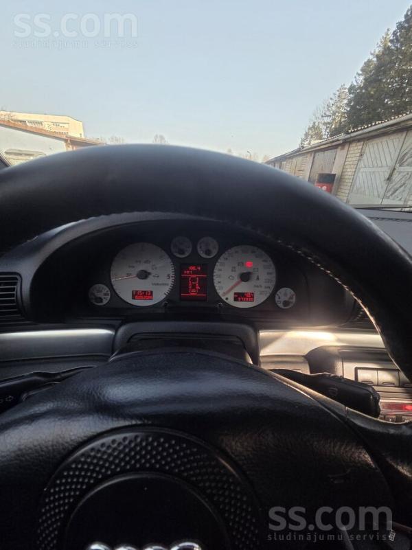 Black Audi A4 2000 in Ventspils, with an engine capacity of 2.50 L and mileage of 374 thousand km for 1400 €, photo 7 on AUTOMOTO.COM.LV