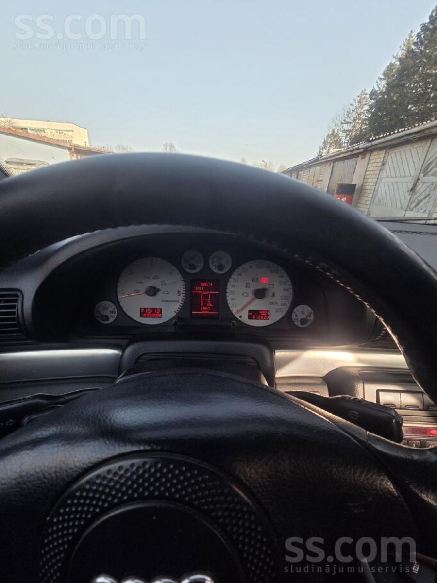 Melns Audi A4 2000 Ventspils, ar dzinēja tilpumu 2.50 L un nobraukumu 374 tūkst. km par 1400 €, foto 8 vietnē AUTOMOTO.COM.LV