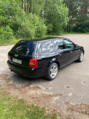 Black Audi A4 2000 in Riga, with an engine capacity of 1.80 L and mileage of 330 thousand km for 1300 €, photo 4 on AUTOMOTO.COM.LV