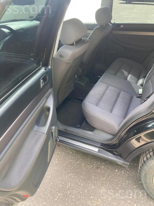 Black Audi A4 2000 in Riga, with an engine capacity of 1.80 L and mileage of 330 thousand km for 1300 €, photo 8 on AUTOMOTO.COM.LV