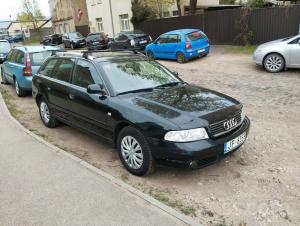 Melns Audi A4 2000 Rīga, ar dzinēja tilpumu 1.90 L un nobraukumu 399 tūkst. km par 1400 €, foto  vietnē AUTOMOTO.COM.LV