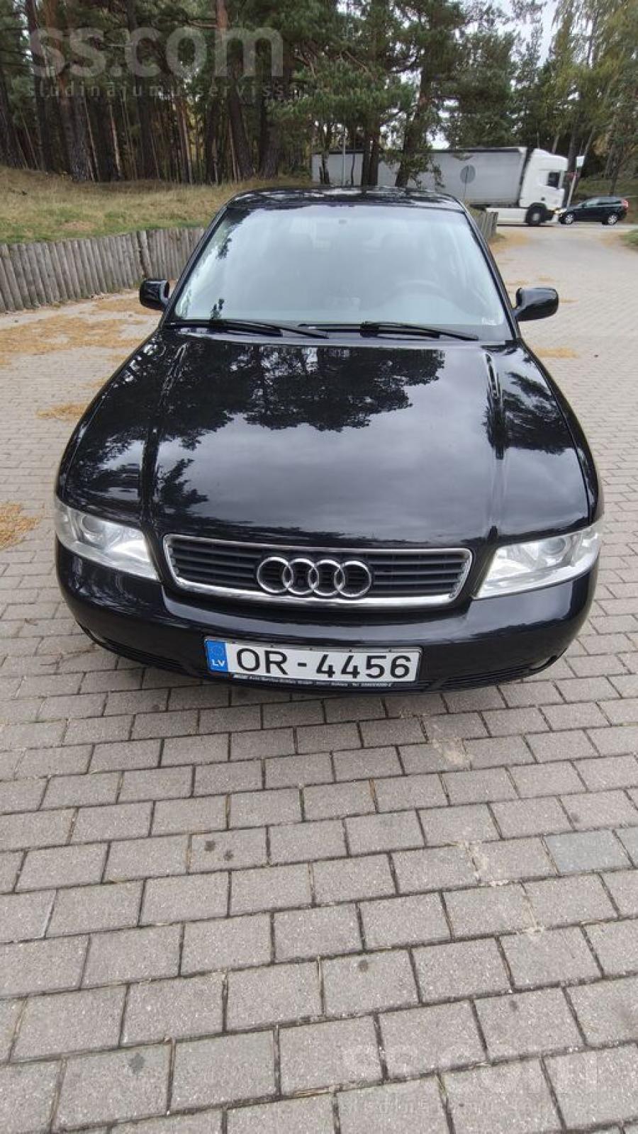 Melns Audi A4 2000 Cēsis, ar dzinēja tilpumu 1.90 L un nobraukumu 304 tūkst. km par 2650 €, foto 4 vietnē AUTOMOTO.COM.LV