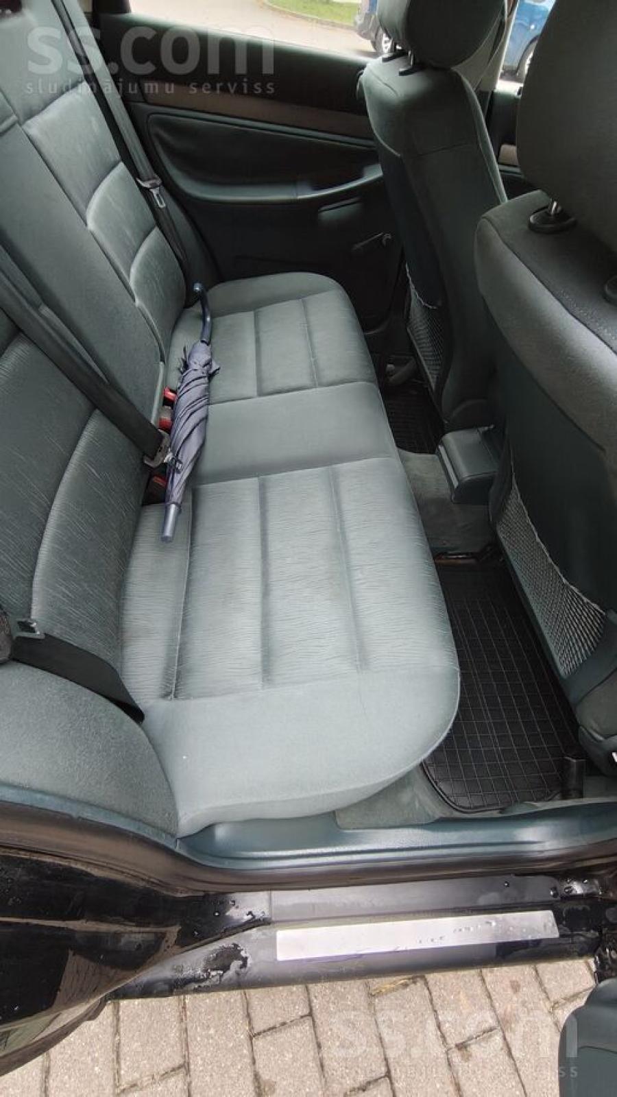 Melns Audi A4 2000 Cēsis, ar dzinēja tilpumu 1.90 L un nobraukumu 304 tūkst. km par 2650 €, foto 12 vietnē AUTOMOTO.COM.LV