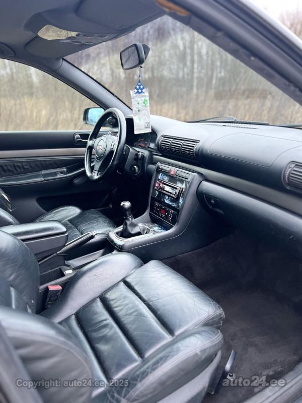 Melns Audi A4 2001 Tallina, ar dzinēja tilpumu 1.90 L un nobraukumu 370 tūkst. km par 1600 €, foto 11 vietnē AUTOMOTO.COM.LV