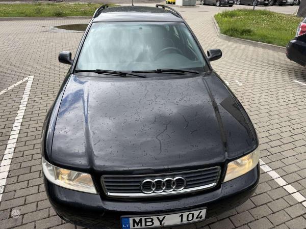 Melns Audi A4 2001 Kauņa, ar dzinēja tilpumu 1.60 L un nobraukumu 320 tūkst. km par 1000 €, foto 3 vietnē AUTOMOTO.COM.LV