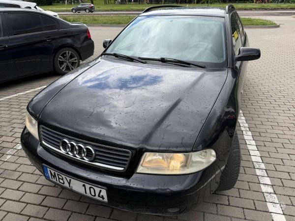 Melns Audi A4 2001 Kauņa, ar dzinēja tilpumu 1.60 L un nobraukumu 320 tūkst. km par 1000 €, foto 5 vietnē AUTOMOTO.COM.LV