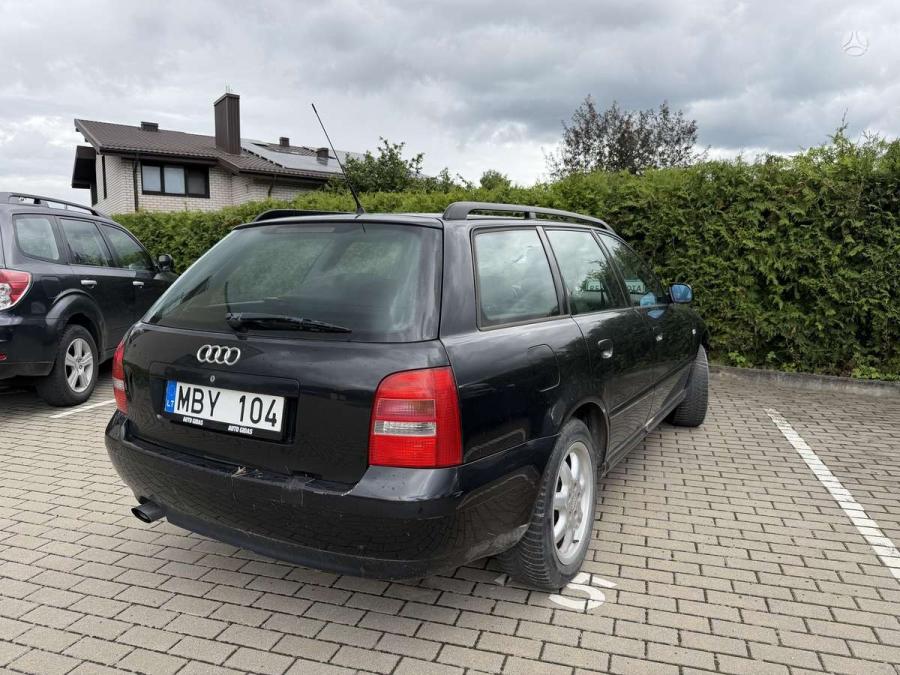 Black Audi A4 2001 in Kaunas, with an engine capacity of 1.60 L and mileage of 320 thousand km for 1000 €, photo 8 on AUTOMOTO.COM.LV