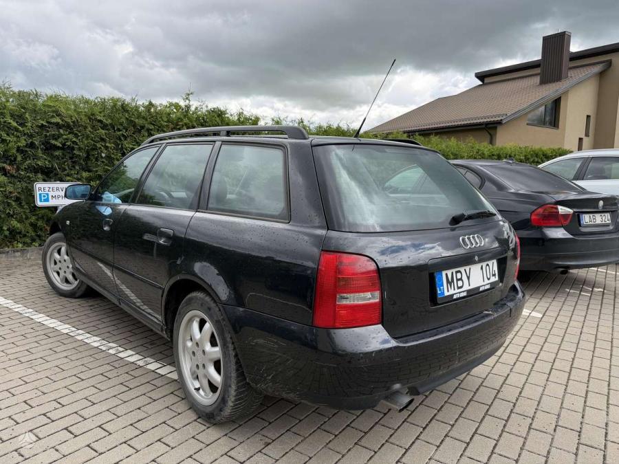 Black Audi A4 2001 in Kaunas, with an engine capacity of 1.60 L and mileage of 320 thousand km for 1000 €, photo 10 on AUTOMOTO.COM.LV