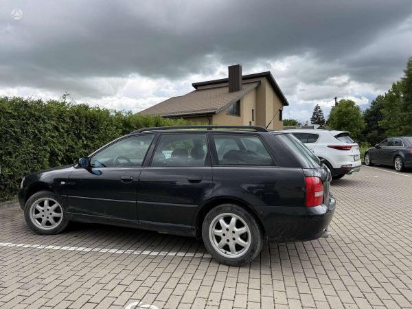 Melns Audi A4 2001 Kauņa, ar dzinēja tilpumu 1.60 L un nobraukumu 320 tūkst. km par 1000 €, foto 10 vietnē AUTOMOTO.COM.LV