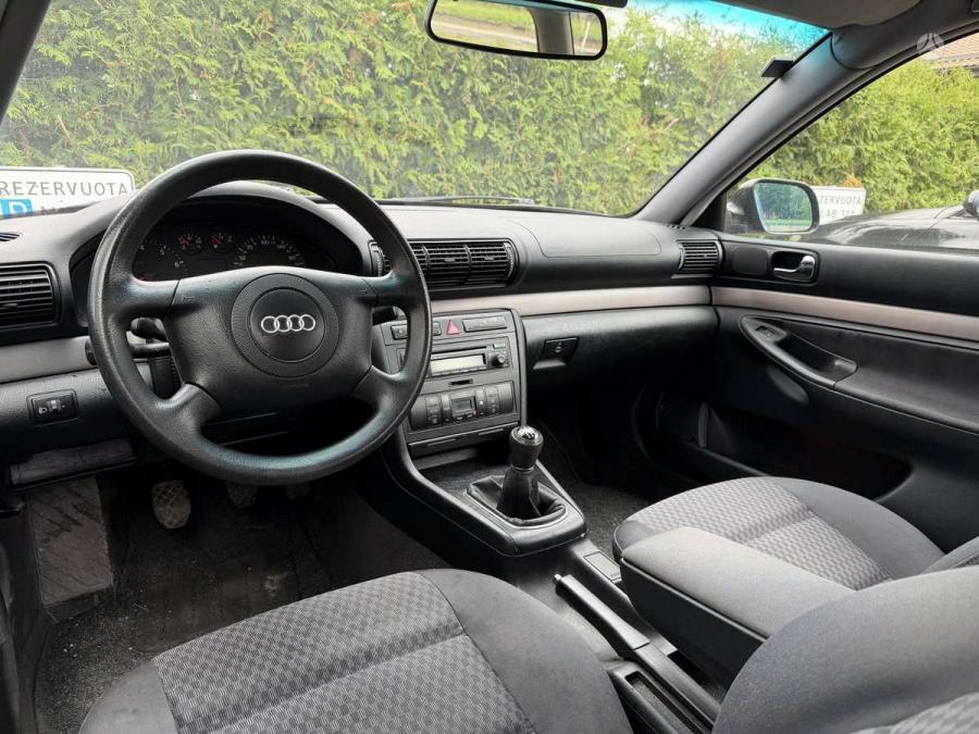 Black Audi A4 2001 in Kaunas, with an engine capacity of 1.60 L and mileage of 320 thousand km for 1000 €, photo 12 on AUTOMOTO.COM.LV