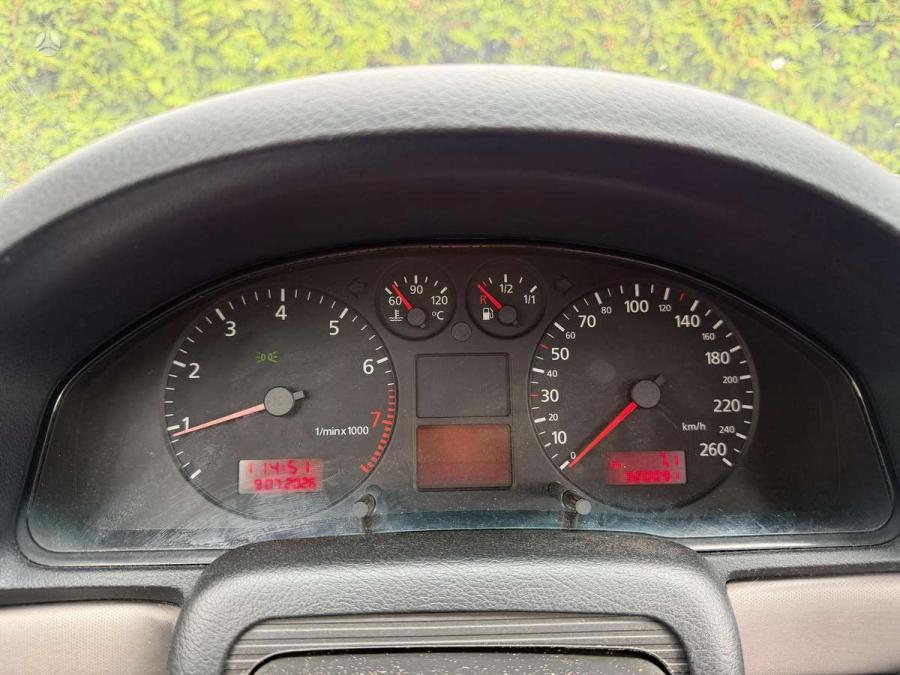 Black Audi A4 2001 in Kaunas, with an engine capacity of 1.60 L and mileage of 320 thousand km for 1000 €, photo 17 on AUTOMOTO.COM.LV