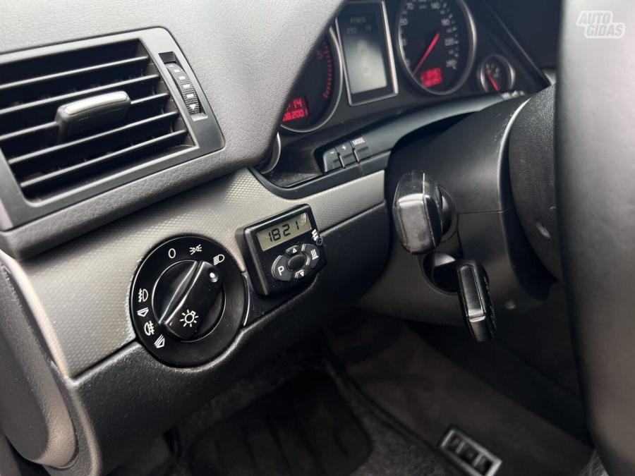 Melns Audi A4 2001 Alīta, ar dzinēja tilpumu 1.90 L un nobraukumu 421 tūkst. km par 1995 €, foto 18 vietnē AUTOMOTO.COM.LV