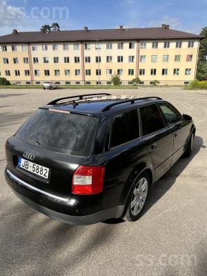 Black Audi A4 2001 in Riga, with an engine capacity of 2.50 L and mileage of 418 thousand km for 1400 €, photo 6 on AUTOMOTO.COM.LV