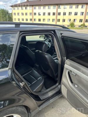 Black Audi A4 2001 in Riga, with an engine capacity of 2.50 L and mileage of 418 thousand km for 1400 €, photo 12 on AUTOMOTO.COM.LV