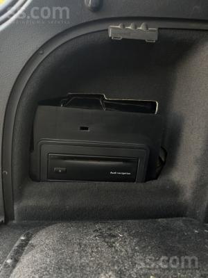 Black Audi A4 2001 in Riga, with an engine capacity of 2.50 L and mileage of 418 thousand km for 1400 €, photo 17 on AUTOMOTO.COM.LV