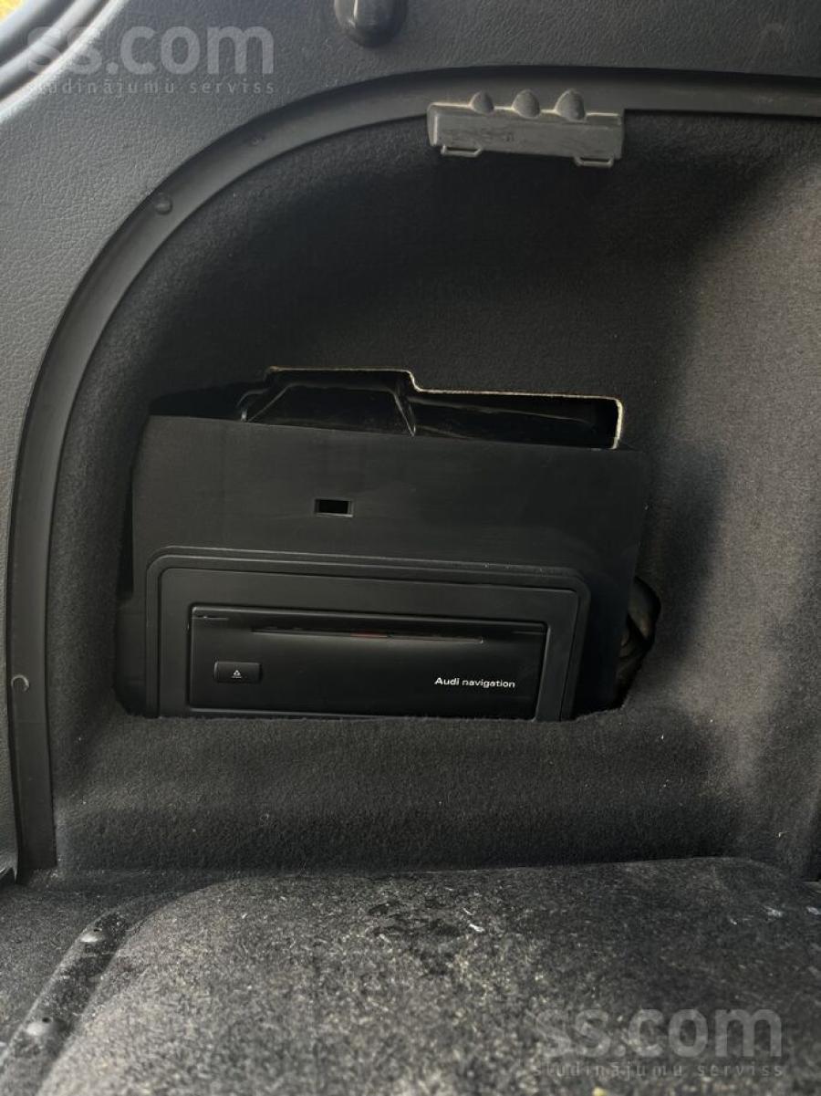 Black Audi A4 2001 in Riga, with an engine capacity of 2.50 L and mileage of 418 thousand km for 1400 €, photo 17 on AUTOMOTO.COM.LV