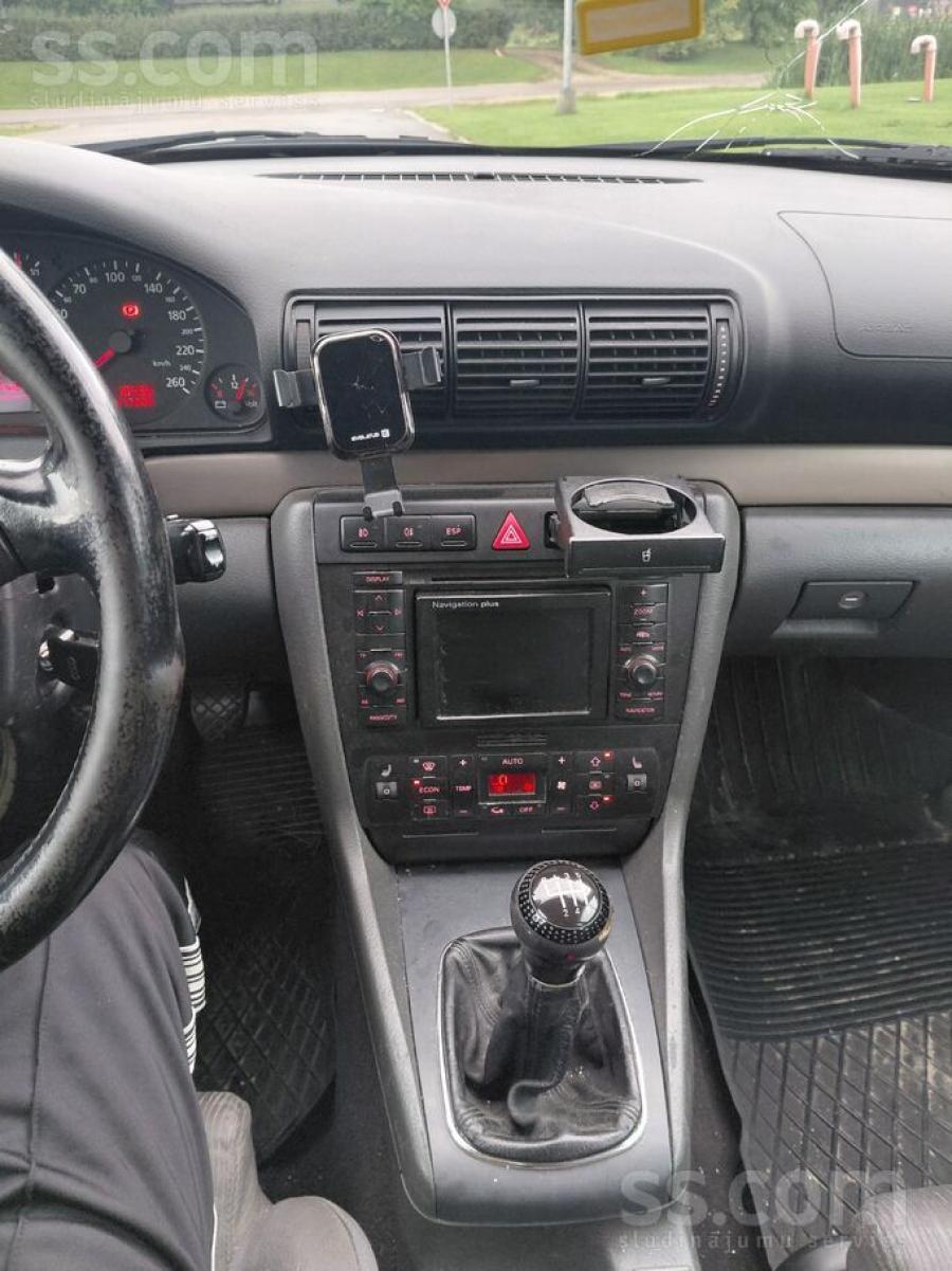 Melns Audi A4 2001 Rīga, ar dzinēja tilpumu 2.50 L un nobraukumu 277 tūkst. km par 700 €, foto 13 vietnē AUTOMOTO.COM.LV