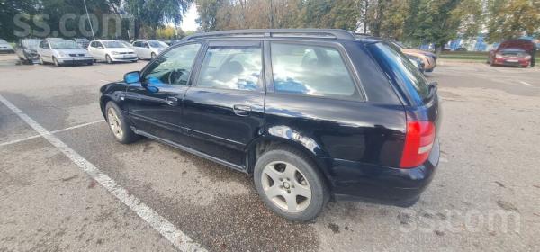 Ауди А4 2001 в Рига на AUTOMOTO.COM.LV Черный Ауди А4 2001 в Рига, объемом двигателя 1.90 л и пробегом 390 тыс. км за 1300 €, фото 3 на AUTOMOTO.COM.LV