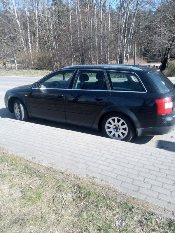 Melns Audi A4 2002 Rīga, ar dzinēja tilpumu 1.90 L un nobraukumu 300 tūkst. km par 1400 €, foto 3 vietnē AUTOMOTO.COM.LV