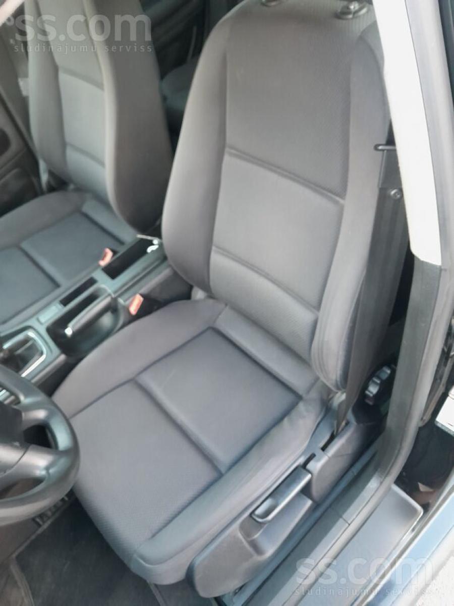 Black Audi A4 2002 in Cesis, with an engine capacity of 2.00 L and mileage of 236 thousand km for 1500 €, photo 18 on AUTOMOTO.COM.LV