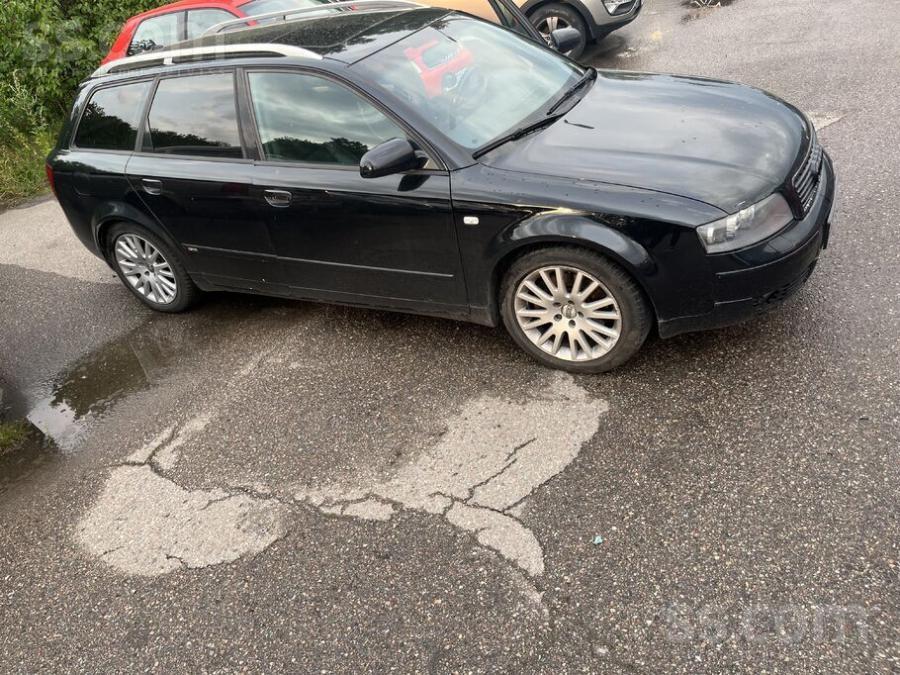 Black Audi A4 2002 in Riga, with an engine capacity of 2.50 L and mileage of 387 thousand km for 800 €, photo 3 on AUTOMOTO.COM.LV