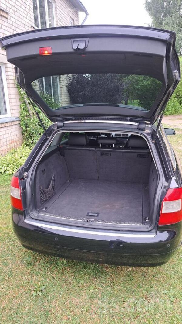 Audi A4 2002 Madona vietnē Melns Audi A4 2002 Madona, ar dzinēja tilpumu 2.50 L un nobraukumu 364 tūkst. km par 4900 €, foto 5 vietnē AUTOMOTO.COM.LV