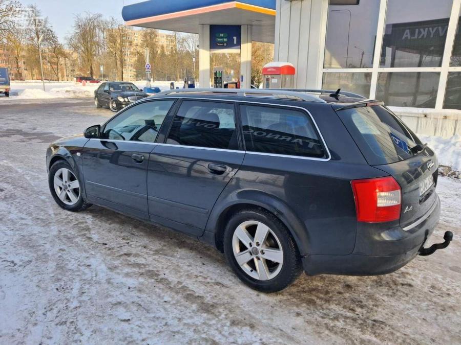 Melns Audi A4 2003 Viļņa, ar dzinēja tilpumu 2.50 L un nobraukumu 401 tūkst. km par 1450 €, foto 3 vietnē AUTOMOTO.COM.LV