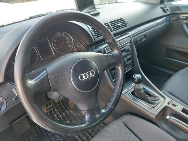 Black Audi A4 2003 in Vilnius, with an engine capacity of 2.50 L and mileage of 401 thousand km for 1450 €, photo 8 on AUTOMOTO.COM.LV