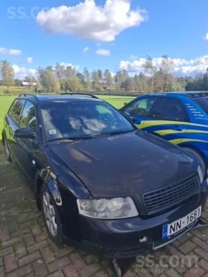 Black Audi A4 2003 in Riga, with an engine capacity of 1.80 L and mileage of 300 thousand km for 1000 €, photo 8 on AUTOMOTO.COM.LV