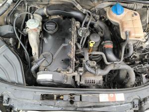 Melns Audi A4 2003 Daugavpils, ar dzinēja tilpumu 1.90 L un nobraukumu 444 tūkst. km par 1100 €, foto 6 vietnē AUTOMOTO.COM.LV