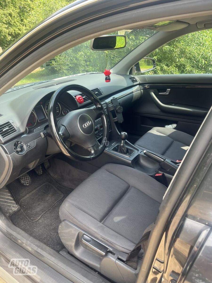 Melns Audi A4 2003 Panevēža, ar dzinēja tilpumu 1.90 L un nobraukumu 271 tūkst. km par 1100 €, foto 14 vietnē AUTOMOTO.COM.LV