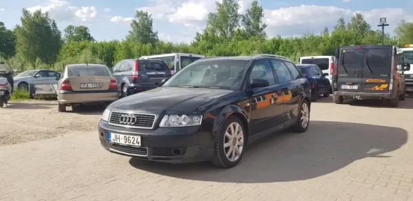 Черный Ауди А4 2003 в Валмиера, объемом двигателя 2.50 л и пробегом 381 тыс. км за 1500 €, фото 7 на AUTOMOTO.COM.LV