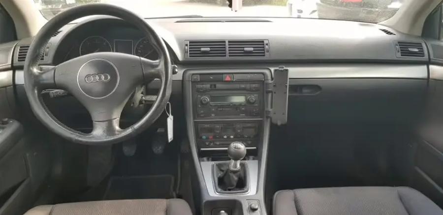 Black Audi A4 2003 in Valmiera, with an engine capacity of 2.50 L and mileage of 381 thousand km for 1500 €, photo 10 on AUTOMOTO.COM.LV