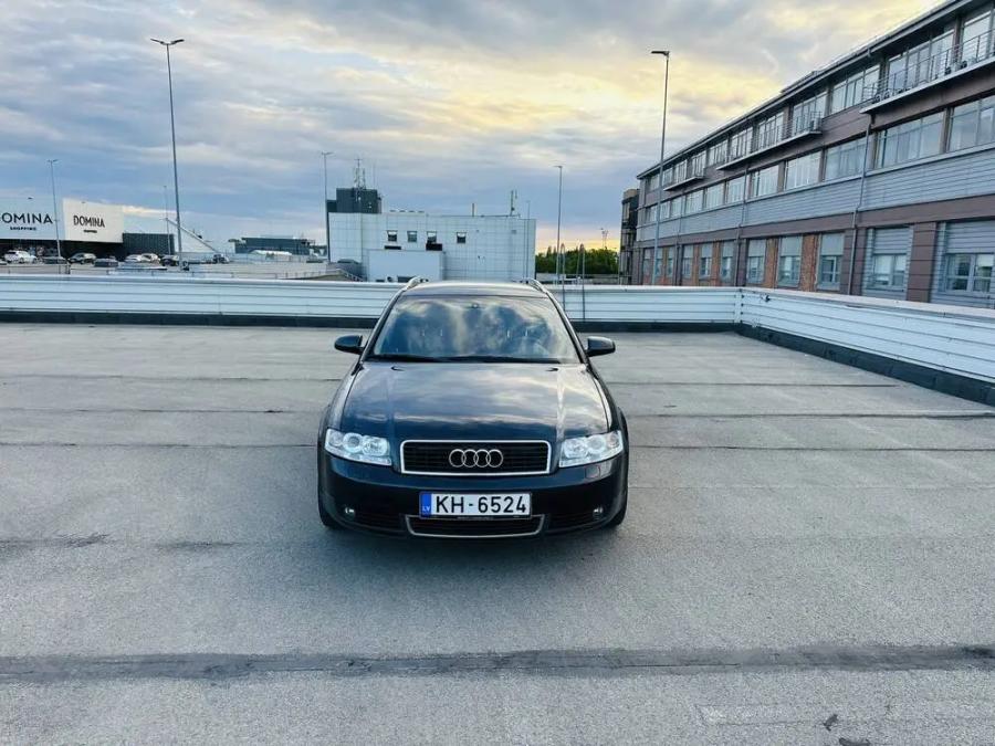 Black Audi A4 2003 in Riga, with an engine capacity of 2.50 L and mileage of 262 thousand km for 1520 €, photo 4 on AUTOMOTO.COM.LV