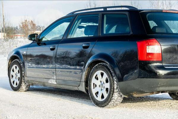 Melns Audi A4 2004 Viļņa, ar dzinēja tilpumu 1.90 L un nobraukumu 359 tūkst. km par 1800 €, foto 4 vietnē AUTOMOTO.COM.LV