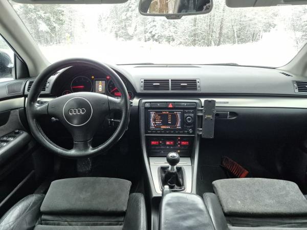 Black Audi A4 2004 in Vilnius, with an engine capacity of 2.50 L and mileage of 330 thousand km for 1900 €, photo 7 on AUTOMOTO.COM.LV