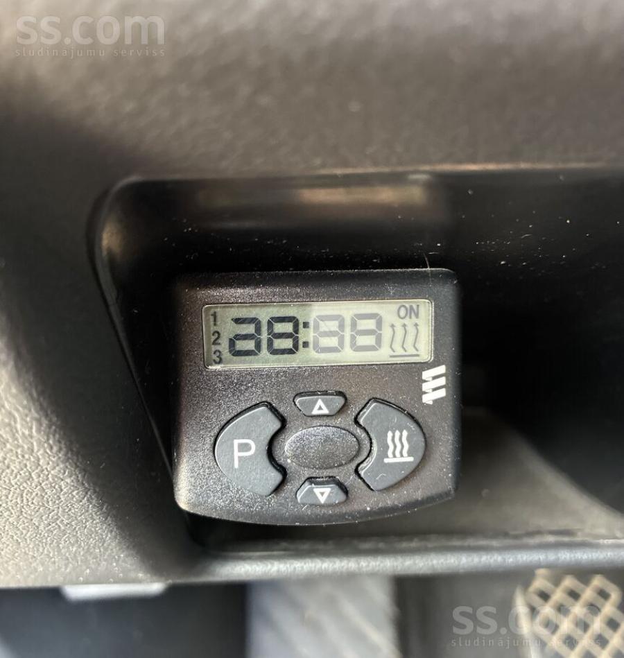 Black Audi A4 2004 in Riga, with an engine capacity of 1.90 L and mileage of 287 thousand km for 2650 €, photo 25 on AUTOMOTO.COM.LV