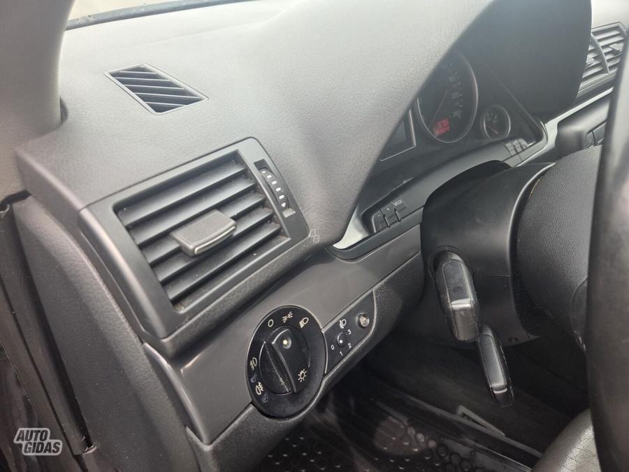 Black Audi A4 2004 in Kaunas, with an engine capacity of 2.50 L and mileage of 400 thousand km for 1199 €, photo 18 on AUTOMOTO.COM.LV