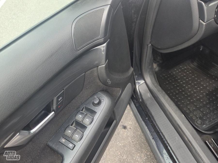 Black Audi A4 2004 in Kaunas, with an engine capacity of 2.50 L and mileage of 400 thousand km for 1199 €, photo 19 on AUTOMOTO.COM.LV