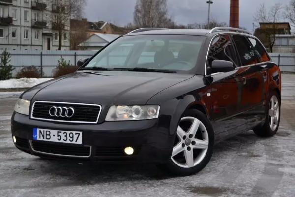 Melns Audi A4 2004 Jēkabpils, ar dzinēja tilpumu 1.90 L un nobraukumu 272 tūkst. km par 3500 €, foto 1 vietnē AUTOMOTO.COM.LV