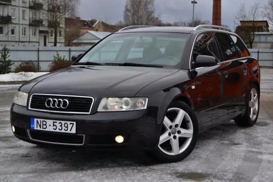 Melns Audi A4 2004 Jēkabpils, ar dzinēja tilpumu 1.90 L un nobraukumu 272 tūkst. km par 3500 €, foto 1 vietnē AUTOMOTO.COM.LV